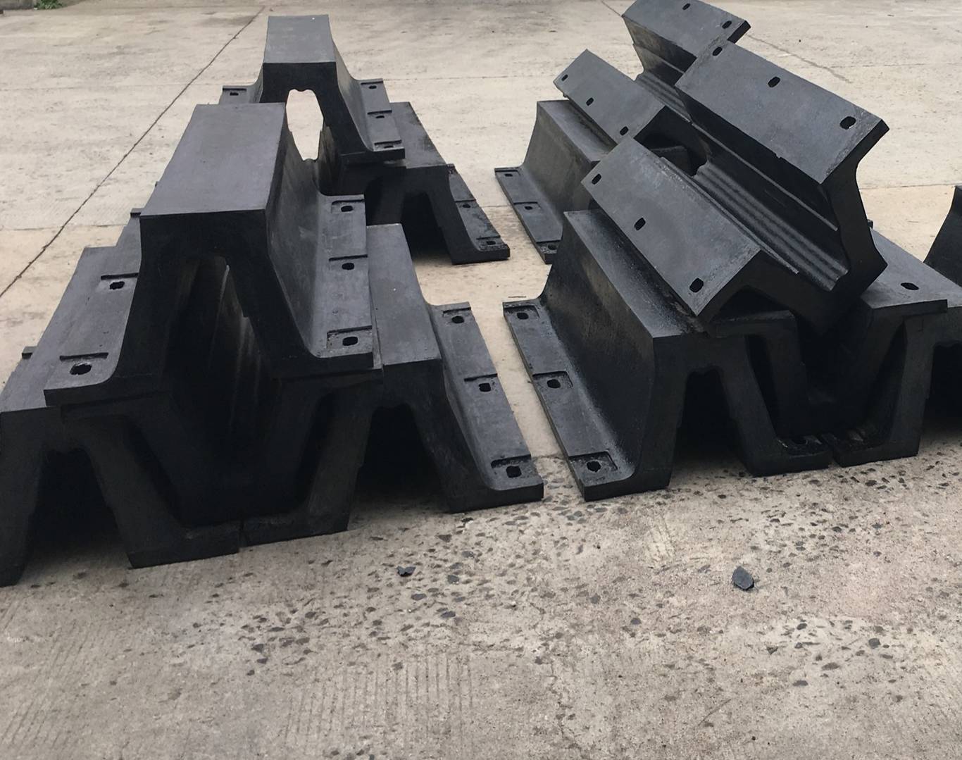 Arch Rubber Fenders for LNG and Offshore Jacket